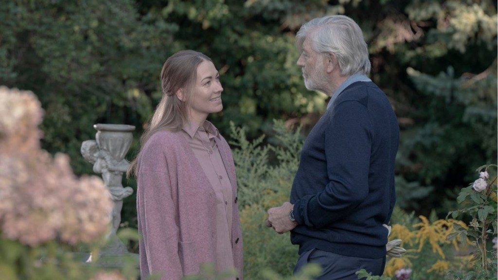 ‘Handmaid’s Tale’ Creator Says Serena’s Relationship With Her Father ...